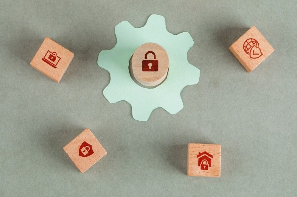 What is E-Safety - Khan Education